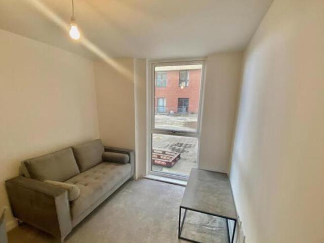 1 Bedroom Apartment For Rent In Salford, Lancashire