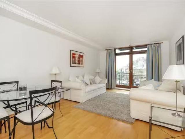 1 bedroom apartment for rent in Shearwater Court, City Quay, S.