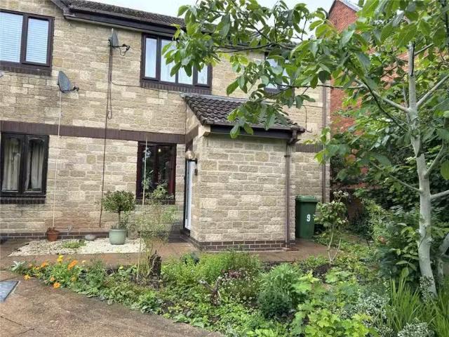 1 bedroom apartment for rent in Singleton Court, Wells, Somers.