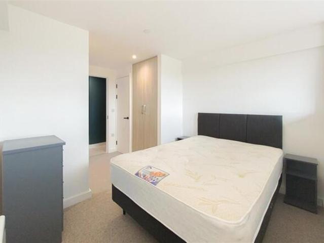 1 bedroom apartment for rent in Sky Gardens, M15