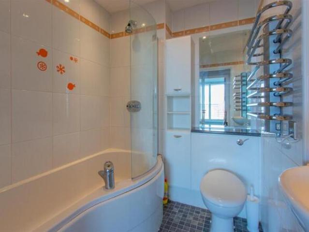 1 bedroom apartment for rent in Sovereign Quay, Cardiff Bay, CF10