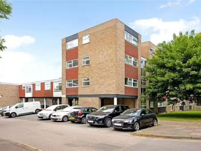 1 bedroom apartment for rent in The Cedars, Milton Road, Harpe.