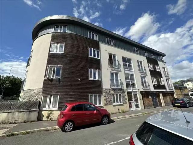 1 bedroom apartment for rent in The Forge, 87 Barrow Road, Bri.