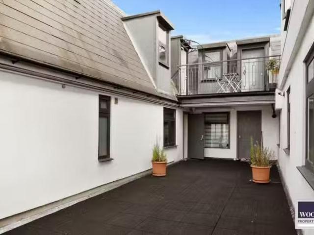 1 bedroom apartment for rent in The Pond House, Turners Hill.