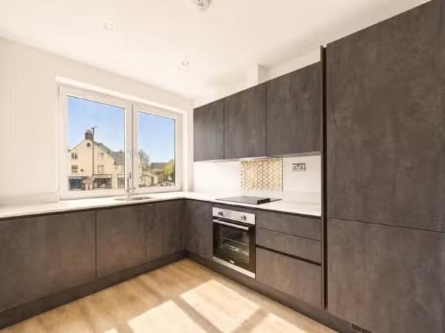 1 bedroom apartment for rent in Tricorn House, Westward Road.