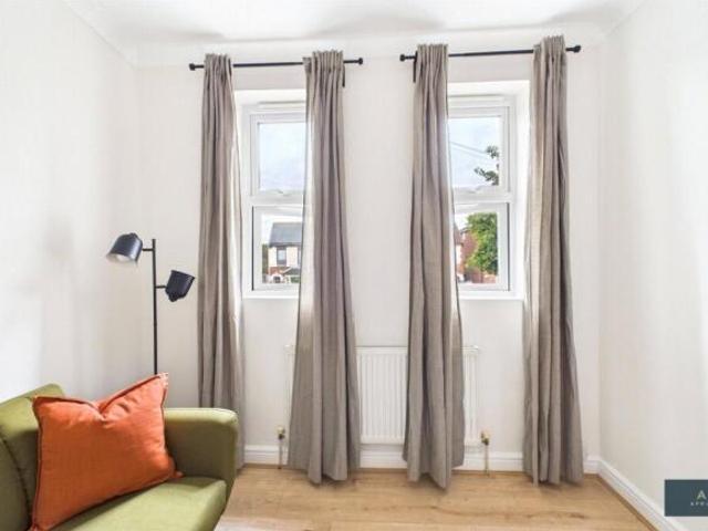 1 bedroom apartment for rent in Vicarage Road, London, E10