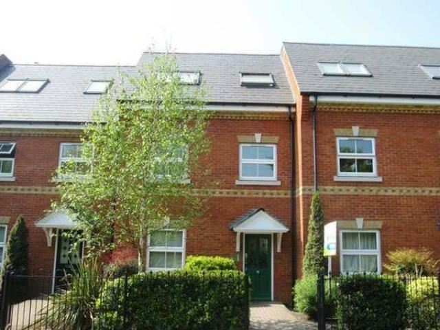 1 bedroom apartment for rent in Victoria Mews St Judes Road Englefield Green Egham TW20