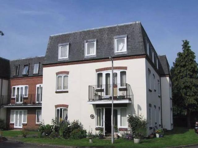 1 bedroom apartment for rent in Victoria Gardens RG14