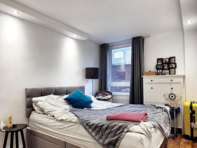 1 bedroom apartment for rent in Wallis Close, London, SW11