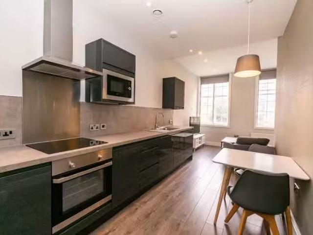 1 bedroom apartment for rent in Water Street, Liverpool, Merse.