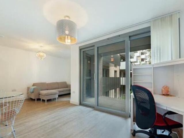 1 Bedroom Apartment For Rent In Waterside Park, London