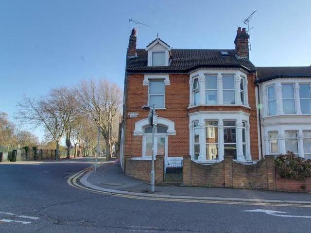 1 bedroom apartment for rent in Westcliff Ave Westcliff on sea SS0