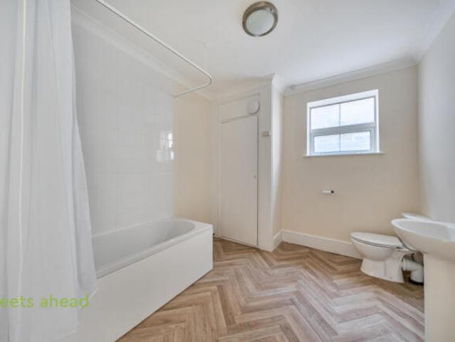 1 bedroom apartment for rent in Werndee Road, London, SE25