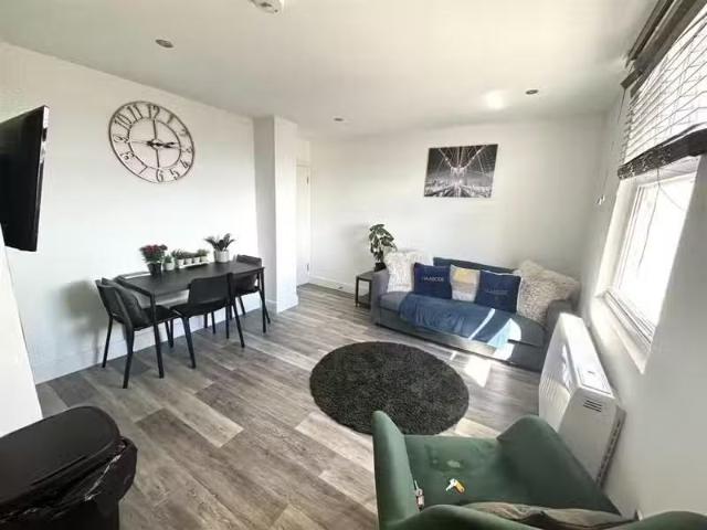 1 bedroom apartment for rent in Windsor Court, Windsor Street.