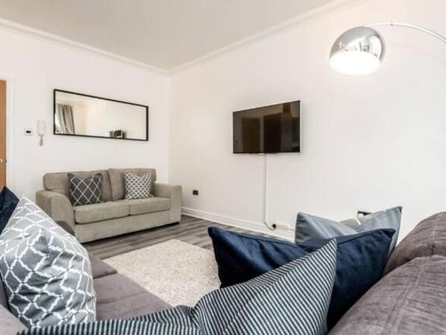 1 bedroom apartment for rent in Wood Street, City Centre, L1