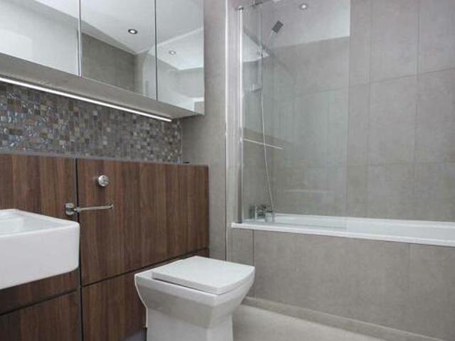 1 Bedroom Apartment For Rent In Woodford Green, Essex