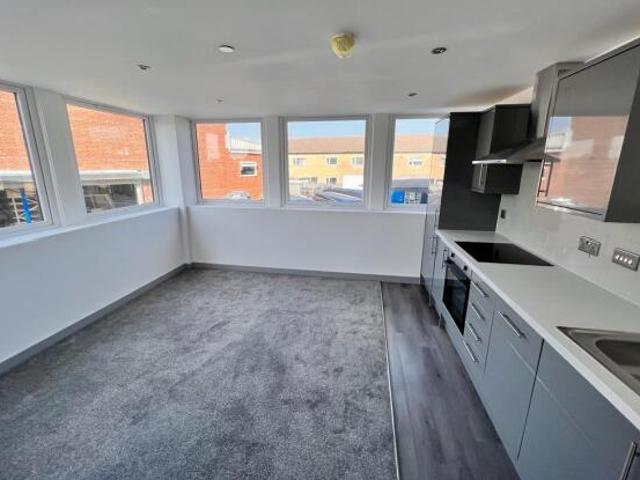 1 bedroom apartment for rent in Yeadon House, Green Lane, Leeds, LS19
