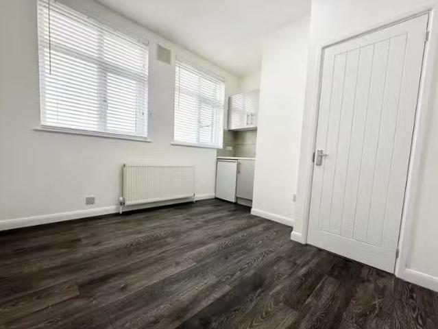 1 bedroom apartment for rent in 11A Fairway, Petts Wood, BR5