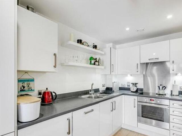 1 Bedroom Apartment For Rent In 35 Robsart Street, London