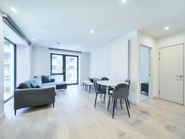 1 bedroom apartment for rent in 30 Shipwright Street, London.