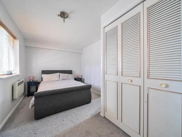 1 bedroom apartment for sale in Maplin Park, Slough, SL3