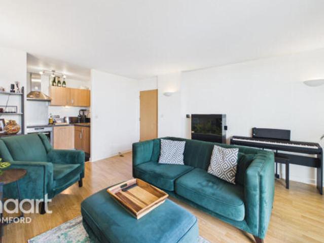 1 bedroom apartment for sale in Mercury Gardens, Romford, RM1