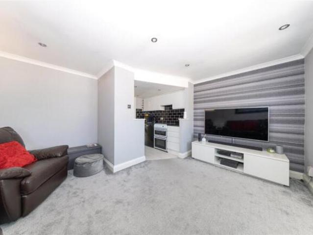 1 bedroom apartment for sale in Mistletoe Hill, Luton, Bedfordshire, LU2