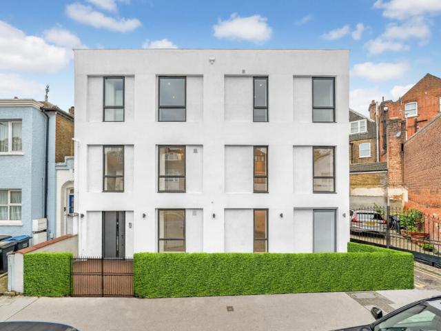 1 bedroom apartment for sale in Norbury Crescent, London, SW16