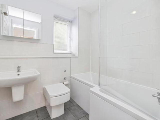 1 bedroom apartment for sale in Norbury Avenue, Watford, WD24