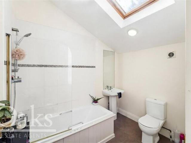 1 bedroom apartment for sale in Outram Road, East Croydon, CR0