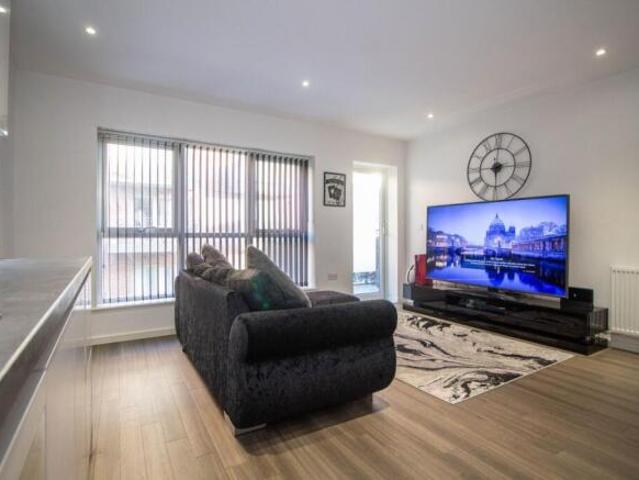 1 bedroom apartment for sale in Oxhey Drive, South Oxhey, Watford, WD19