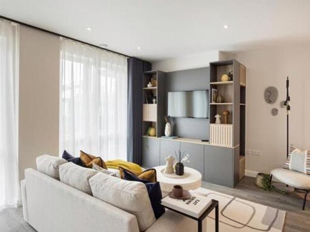 1 Bedroom Apartment For Sale In Oakwood, London