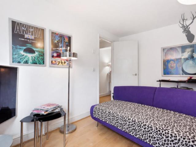1 bedroom apartment for sale in Ainsworth Road, Victoria Park, Hackney, E9