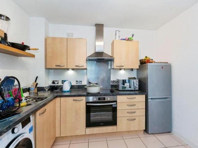 1 bedroom apartment for sale in Aspects Court, Slough, SL1