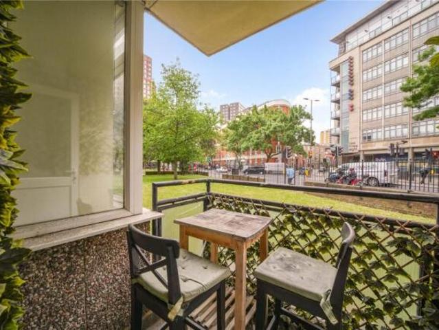 1 bedroom apartment for sale in Buxton Court, N1