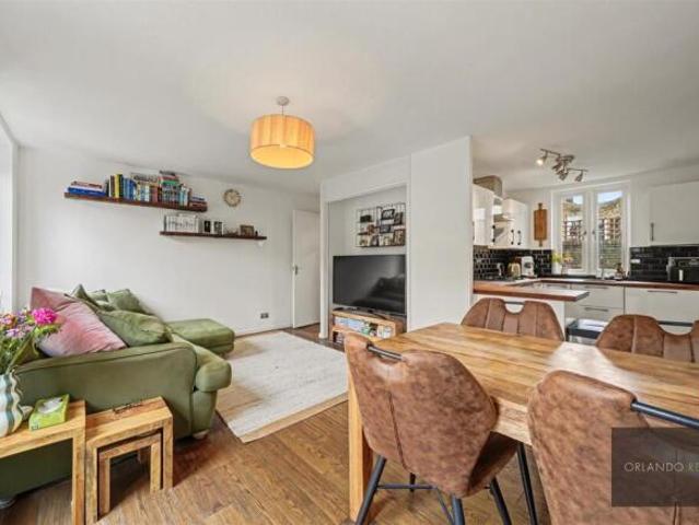 1 bedroom apartment for sale in Bobbin Close, Clapham, SW4