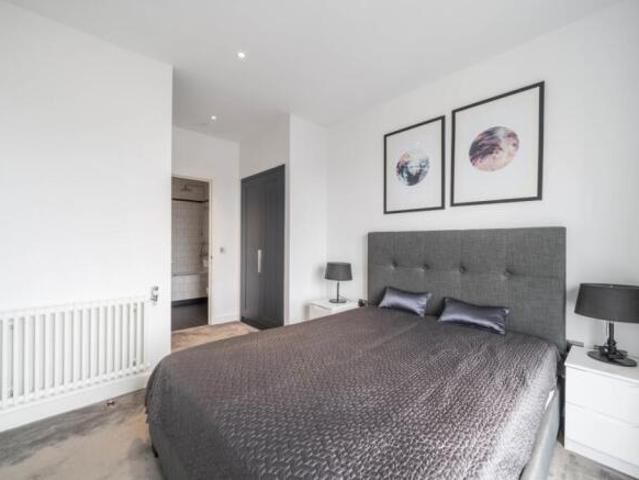 1 bedroom apartment for sale in Botanic Square London E14