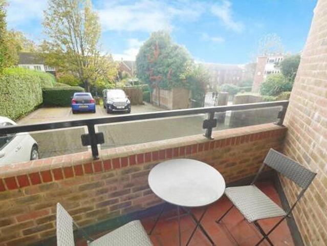 1 Bedroom Apartment For Sale In Brentwood, Essex