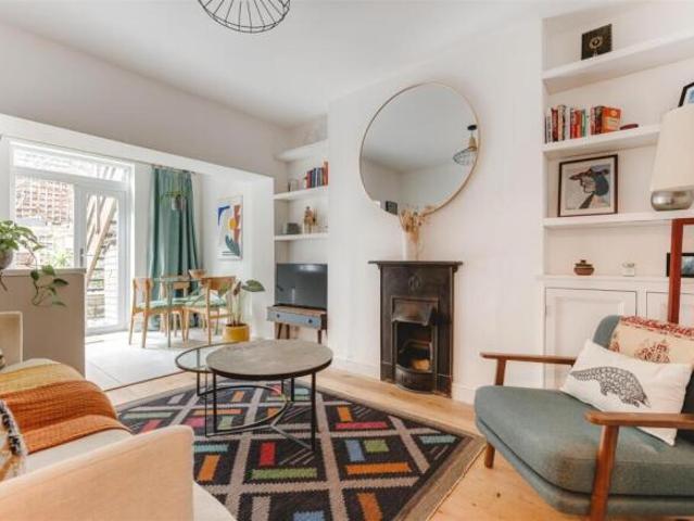 1 bedroom apartment for sale in Brett Road, Hackney, E8