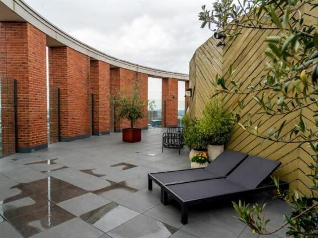 1 bedroom apartment for sale in Candle House, Wharf Approach, Leeds City Centre, LS1
