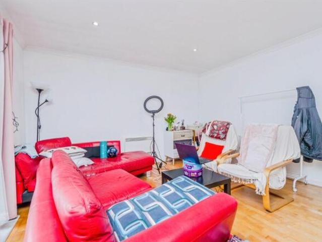 1 bedroom apartment for sale in Caroline Street, Cardiff, CF10