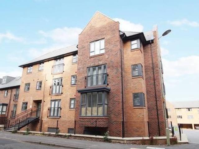 1 bedroom apartment for sale in Carter Court Hook RG27