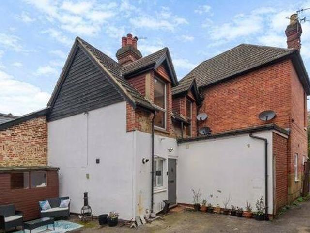1 bedroom apartment for sale in Church Road Godalming GU8