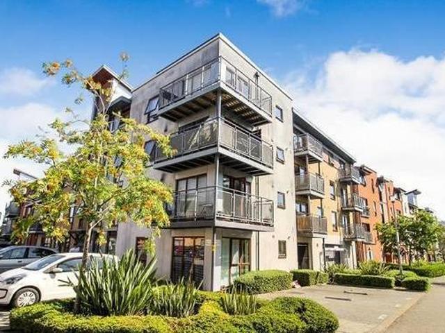 1 bedroom apartment for sale in Commonwealth Drive Crawley West Sussex RH10 1AP RH10