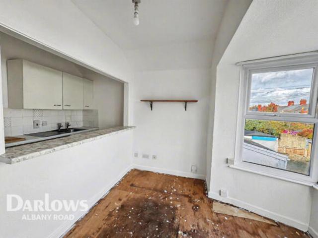 1 bedroom apartment for sale in Connaught Road, Cardiff, CF24