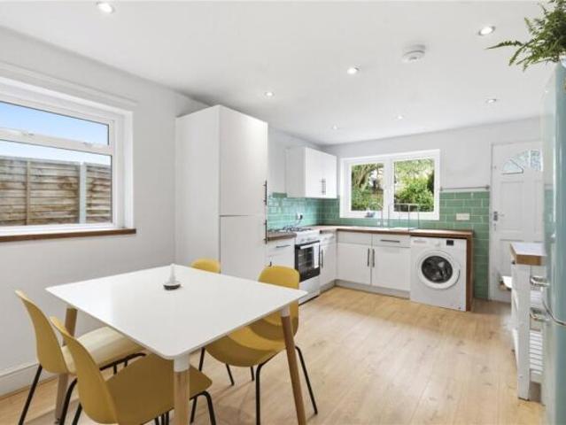 1 bedroom apartment for sale in Derwent Grove, East Dulwich, London, SE22