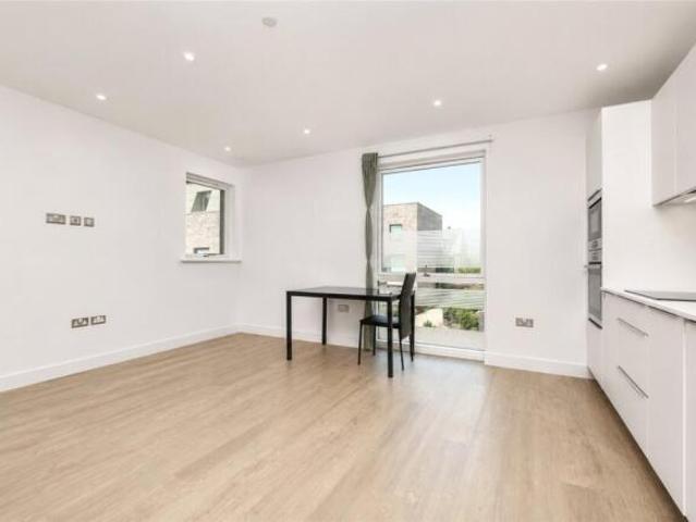 1 bedroom apartment for sale in Eddington Avenue, Cambridge, Cambridgeshire, CB3