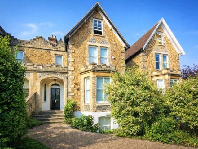 1 bedroom apartment for sale in Epsom Road, Guildford, Surrey, GU1