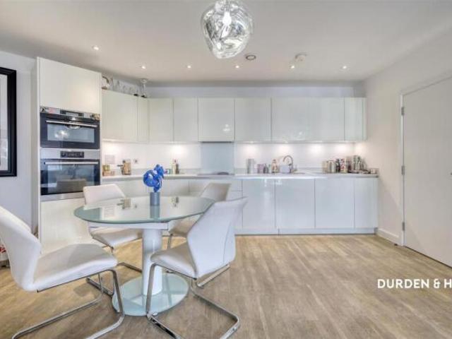 1 bedroom apartment for sale in Gubbins Lane, Harold Wood, RM3