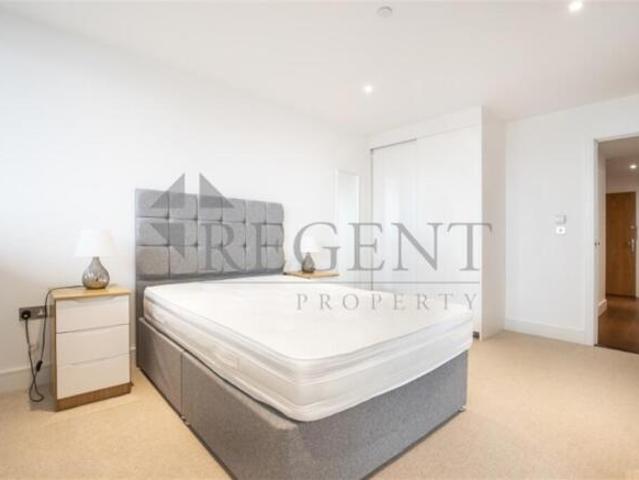 1 bedroom apartment for sale in Gateway Tower, Western Gateway, E16
